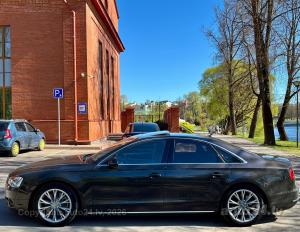 Black Audi A8 2010 in Tallinn, with an engine capacity of 4.10 L and mileage of 330 thousand km for 14500 €, photo 6 on AUTOMOTO.COM.LV