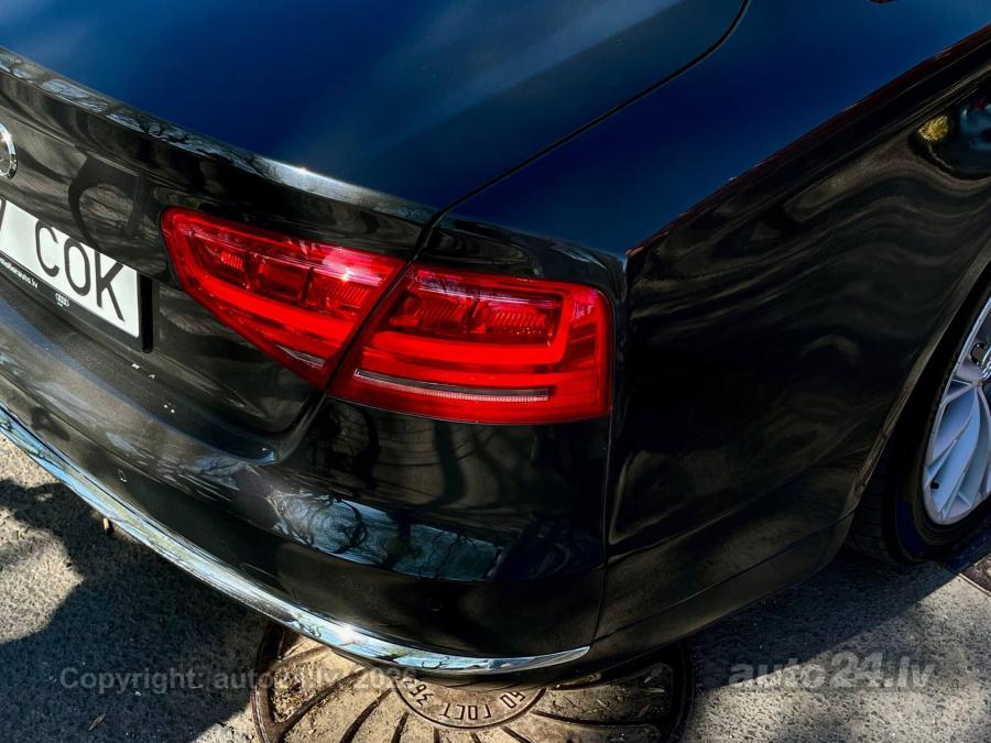 Black Audi A8 2010 in Tallinn, with an engine capacity of 4.10 L and mileage of 330 thousand km for 14500 €, photo 10 on AUTOMOTO.COM.LV
