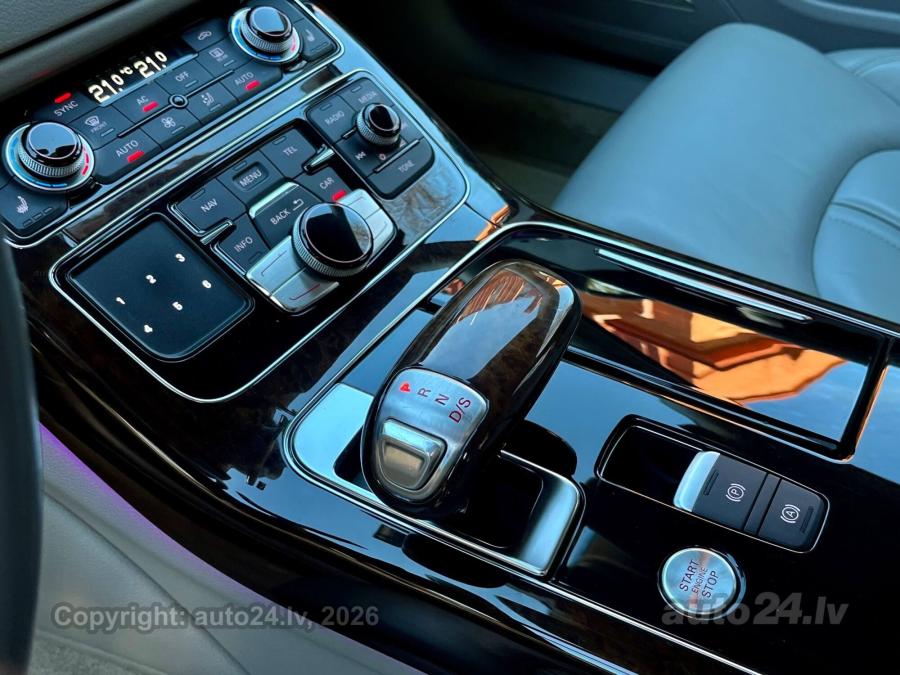 Black Audi A8 2010 in Tallinn, with an engine capacity of 4.10 L and mileage of 330 thousand km for 14500 €, photo 13 on AUTOMOTO.COM.LV