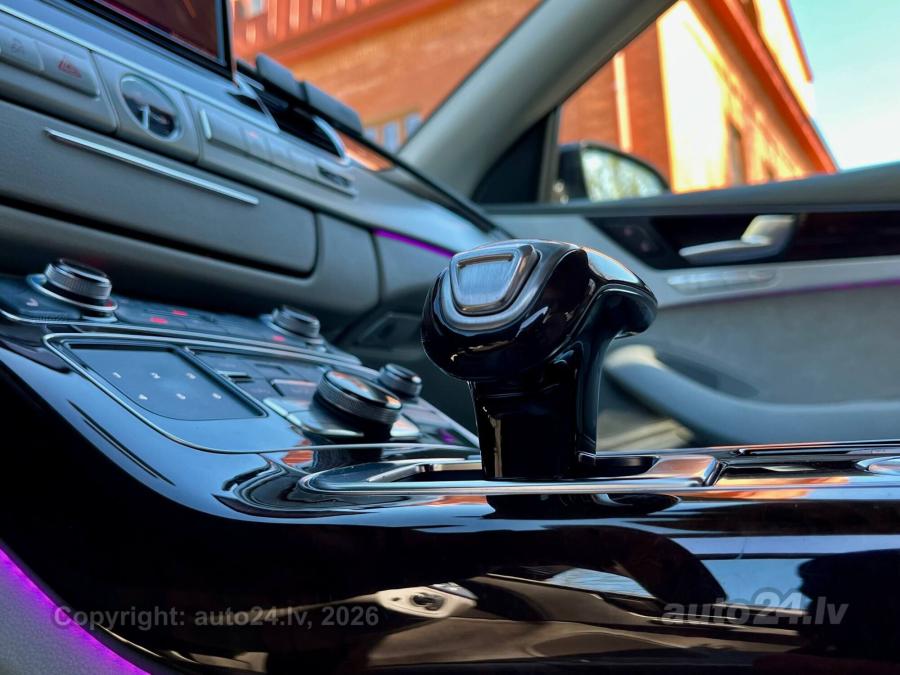 Black Audi A8 2010 in Tallinn, with an engine capacity of 4.10 L and mileage of 330 thousand km for 14500 €, photo 14 on AUTOMOTO.COM.LV