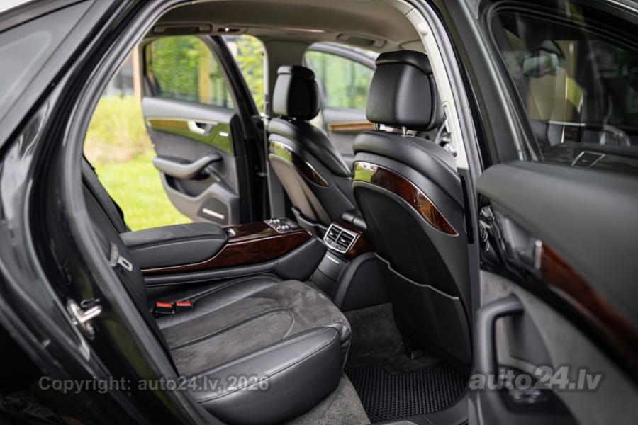 Melns Audi A8 2010 Tallina, ar dzinēja tilpumu 3.00 L un nobraukumu 328 tūkst. km par 10999 €, foto 15 vietnē AUTOMOTO.COM.LV
