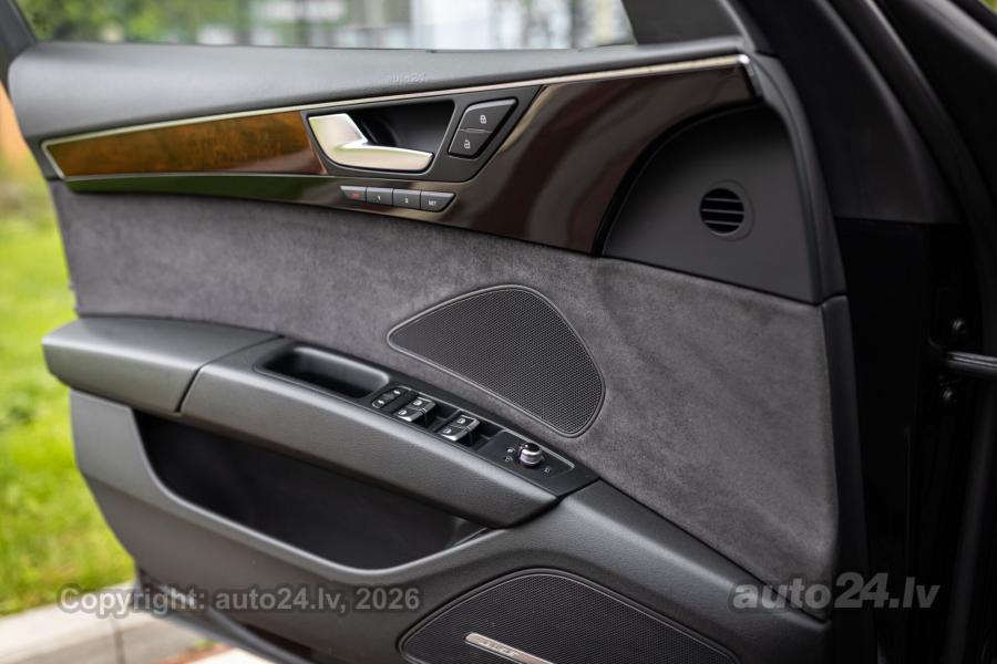 Melns Audi A8 2010 Tallina, ar dzinēja tilpumu 3.00 L un nobraukumu 328 tūkst. km par 10999 €, foto 24 vietnē AUTOMOTO.COM.LV