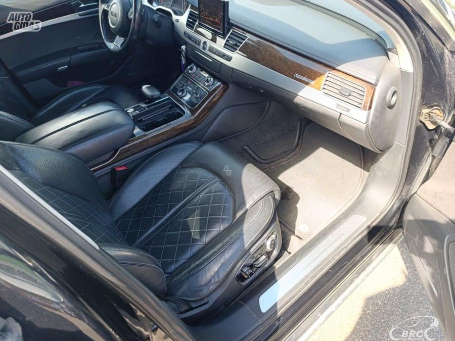 Black Audi A8 2010 in Avizieniai, with an engine capacity of 4.20 L and mileage of 417 thousand km for 7900 €, photo 12 on AUTOMOTO.COM.LV