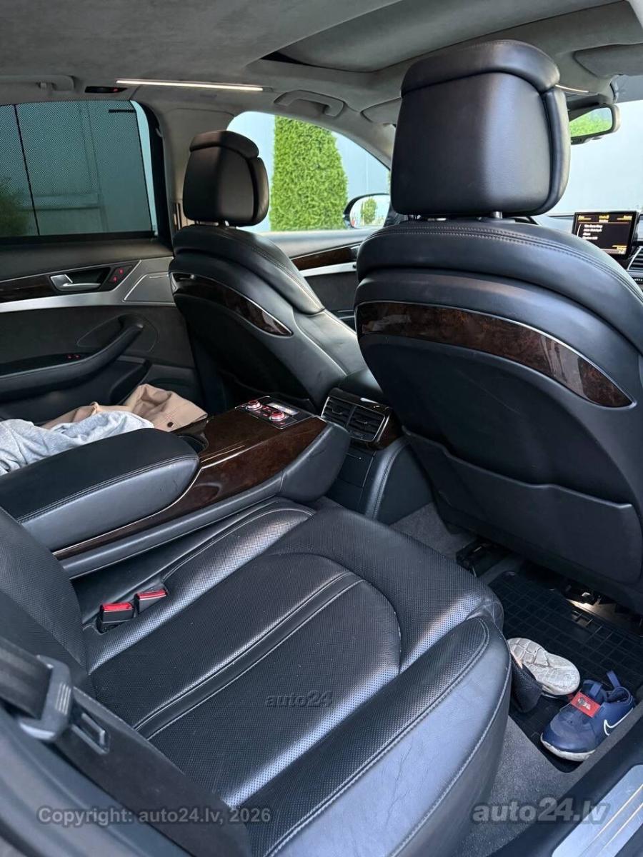 Black Audi A8 2010 in Tallinn, with an engine capacity of 4.20 L and mileage of 0 thousand km for 9900 €, photo 17 on AUTOMOTO.COM.LV