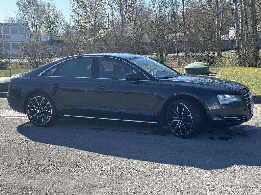 Black Audi A8 2010 in Riga, with an engine capacity of 4.20 L and mileage of 169 thousand km for 11600 €, photo 3 on AUTOMOTO.COM.LV