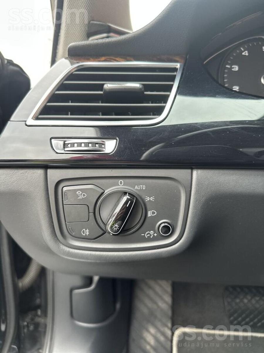 Black Audi A8 2010 in Riga, with an engine capacity of 4.20 L and mileage of 169 thousand km for 11600 €, photo 11 on AUTOMOTO.COM.LV