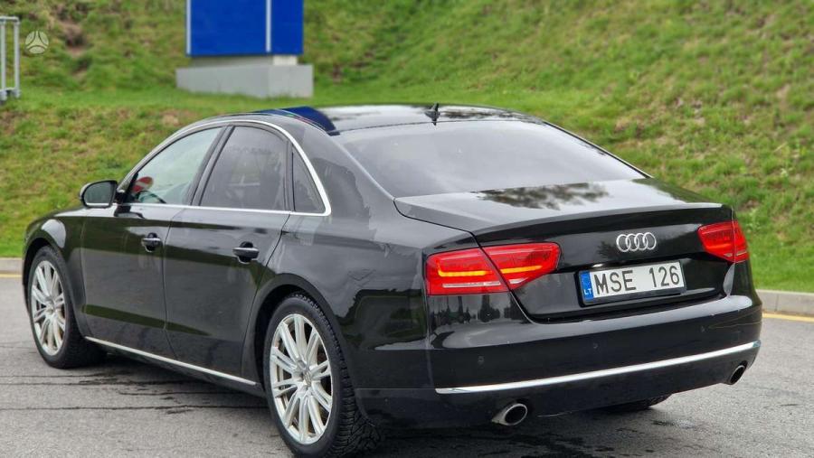 Melns Audi A8 2010 Viļņa, ar dzinēja tilpumu 4.13 L un nobraukumu 410 tūkst. km par 7500 €, foto 1 vietnē AUTOMOTO.COM.LV
