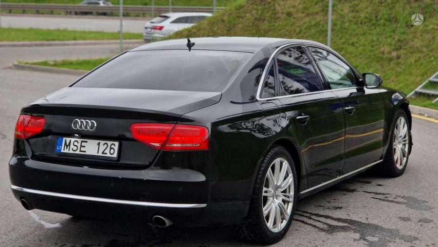 Melns Audi A8 2010 Viļņa, ar dzinēja tilpumu 4.13 L un nobraukumu 410 tūkst. km par 7500 €, foto 3 vietnē AUTOMOTO.COM.LV