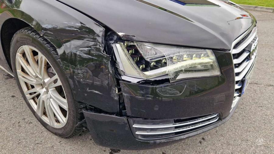 Melns Audi A8 2010 Viļņa, ar dzinēja tilpumu 4.13 L un nobraukumu 410 tūkst. km par 7500 €, foto 11 vietnē AUTOMOTO.COM.LV