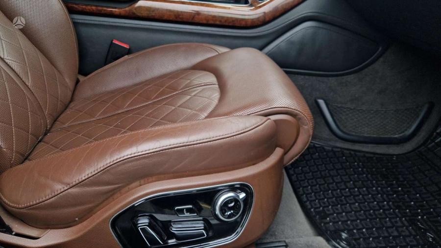 Melns Audi A8 2010 Viļņa, ar dzinēja tilpumu 4.13 L un nobraukumu 410 tūkst. km par 7500 €, foto 17 vietnē AUTOMOTO.COM.LV