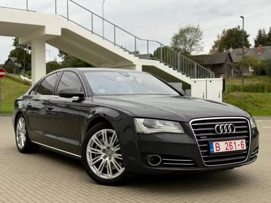 Black Audi A8 2010 in Rezekne, with an engine capacity of 4.20 L and mileage of 223 thousand km for 10490 €, photo 4 on AUTOMOTO.COM.LV