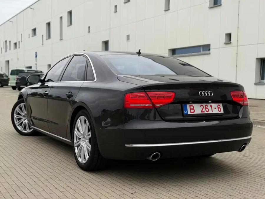 Black Audi A8 2010 in Rezekne, with an engine capacity of 4.20 L and mileage of 223 thousand km for 10490 €, photo 6 on AUTOMOTO.COM.LV