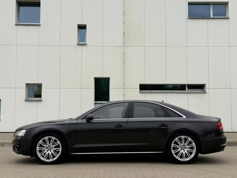 Black Audi A8 2010 in Rezekne, with an engine capacity of 4.20 L and mileage of 223 thousand km for 10490 €, photo 8 on AUTOMOTO.COM.LV