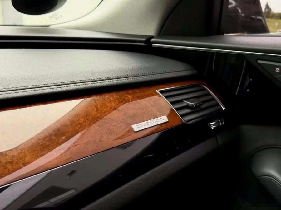 Black Audi A8 2010 in Rezekne, with an engine capacity of 4.20 L and mileage of 223 thousand km for 10490 €, photo 18 on AUTOMOTO.COM.LV