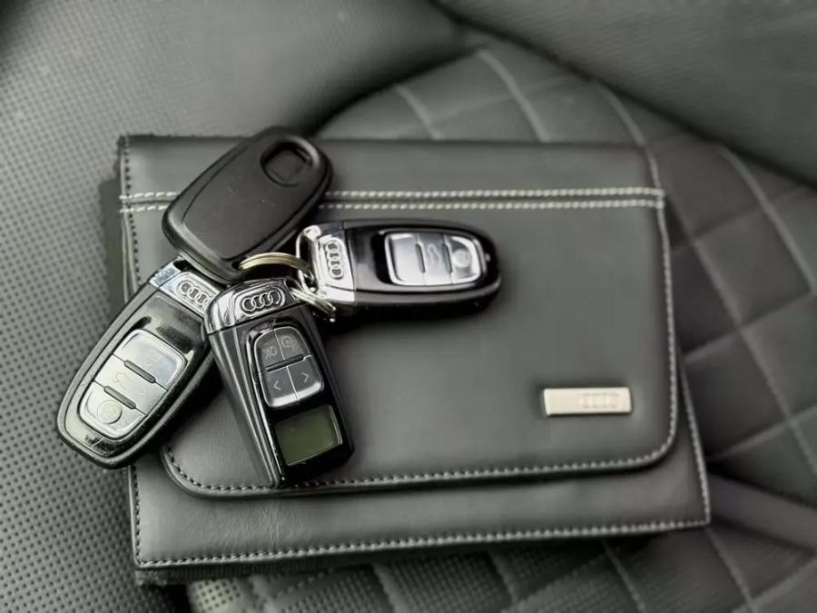 Black Audi A8 2010 in Rezekne, with an engine capacity of 4.20 L and mileage of 223 thousand km for 10490 €, photo 20 on AUTOMOTO.COM.LV