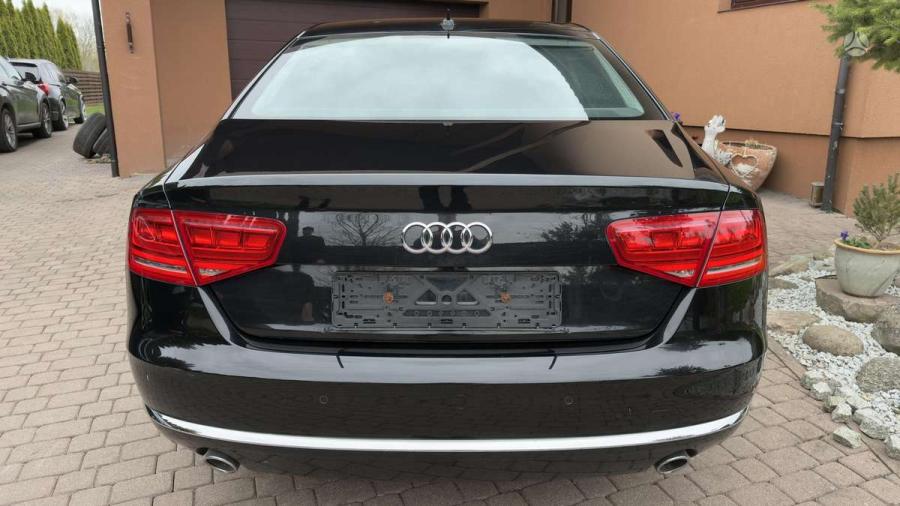 Black Audi A8 2010 in Kupiskis, with an engine capacity of 4.13 L and mileage of 290 thousand km for 10690 €, photo 7 on AUTOMOTO.COM.LV