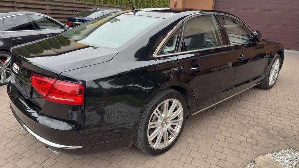Black Audi A8 2010 in Kupiskis, with an engine capacity of 4.13 L and mileage of 290 thousand km for 10690 €, photo 7 on AUTOMOTO.COM.LV
