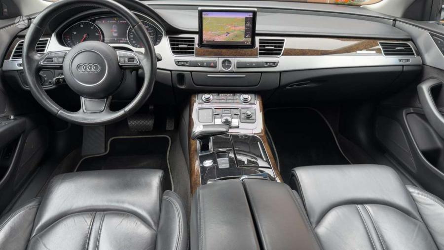 Black Audi A8 2010 in Kupiskis, with an engine capacity of 4.13 L and mileage of 290 thousand km for 10690 €, photo 12 on AUTOMOTO.COM.LV