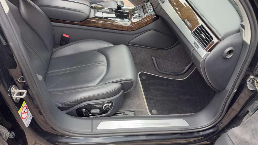Black Audi A8 2010 in Kupiskis, with an engine capacity of 4.13 L and mileage of 290 thousand km for 10690 €, photo 14 on AUTOMOTO.COM.LV
