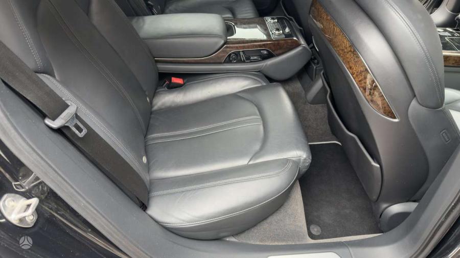 Black Audi A8 2010 in Kupiskis, with an engine capacity of 4.13 L and mileage of 290 thousand km for 10690 €, photo 16 on AUTOMOTO.COM.LV