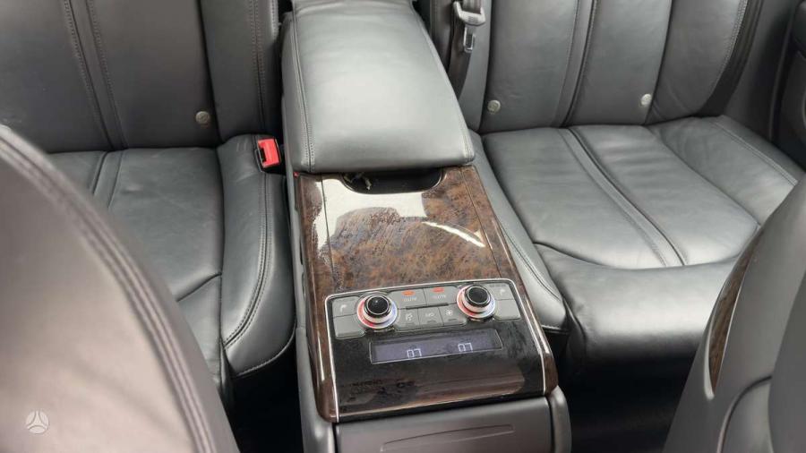 Black Audi A8 2010 in Kupiskis, with an engine capacity of 4.13 L and mileage of 290 thousand km for 10690 €, photo 17 on AUTOMOTO.COM.LV