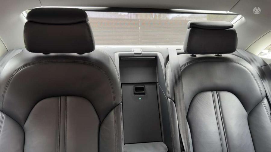 Black Audi A8 2010 in Kupiskis, with an engine capacity of 4.13 L and mileage of 290 thousand km for 10690 €, photo 18 on AUTOMOTO.COM.LV