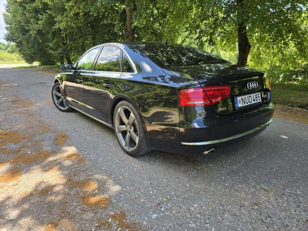 Black Audi A8 2010 in Taurage, with an engine capacity of 4.13 L and mileage of 290 thousand km for 10000 €, photo 3 on AUTOMOTO.COM.LV