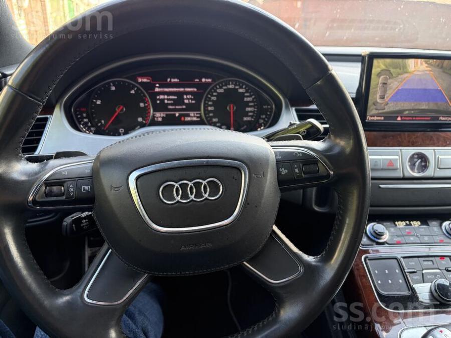 Black Audi A8 2010 in Riga, with an engine capacity of 4.20 L and mileage of 227 thousand km for 11500 €, photo 5 on AUTOMOTO.COM.LV