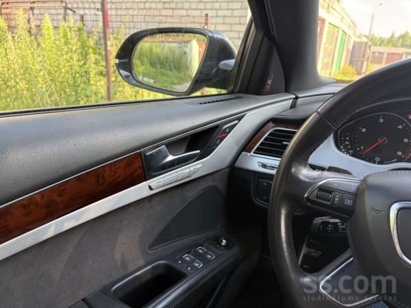 Black Audi A8 2010 in Riga, with an engine capacity of 4.20 L and mileage of 227 thousand km for 11500 €, photo 6 on AUTOMOTO.COM.LV