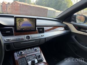 Black Audi A8 2010 in Riga, with an engine capacity of 4.20 L and mileage of 227 thousand km for 11500 €, photo 8 on AUTOMOTO.COM.LV