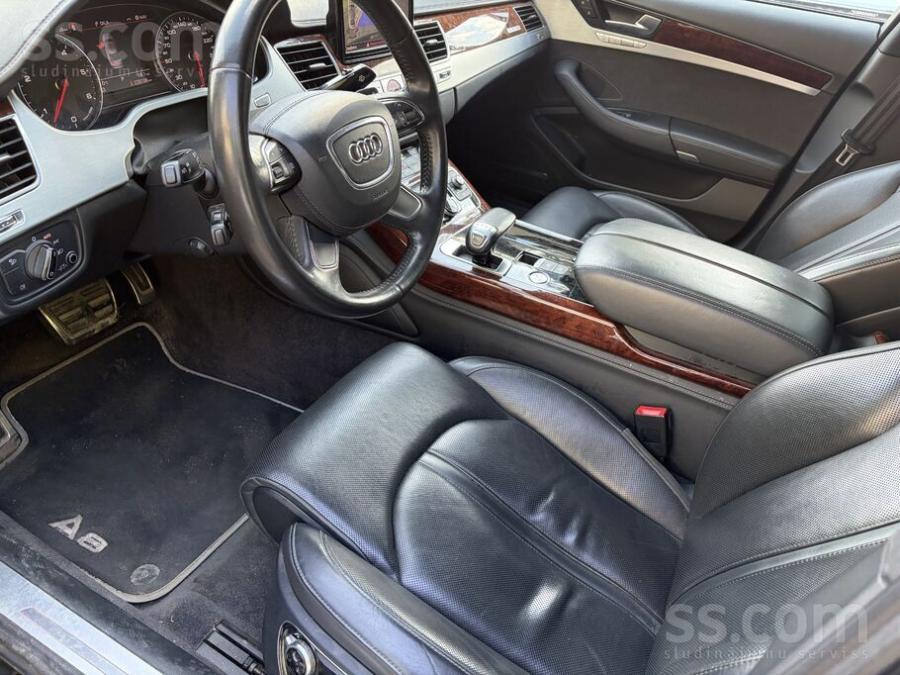 Black Audi A8 2010 in Riga, with an engine capacity of 4.20 L and mileage of 227 thousand km for 11500 €, photo 9 on AUTOMOTO.COM.LV