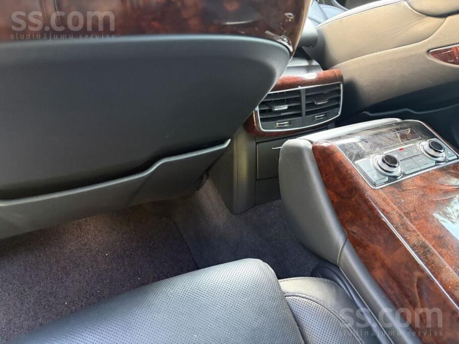 Black Audi A8 2010 in Riga, with an engine capacity of 4.20 L and mileage of 227 thousand km for 11500 €, photo 10 on AUTOMOTO.COM.LV