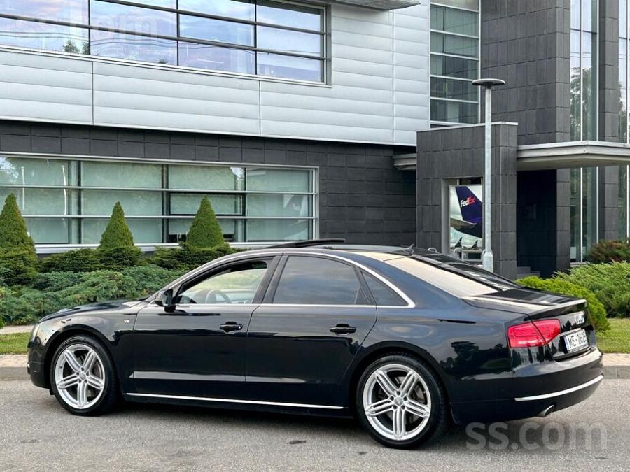 Black Audi A8 2010 in Riga, with an engine capacity of 3.00 L and mileage of 226 thousand km for 9750 €, photo 5 on AUTOMOTO.COM.LV