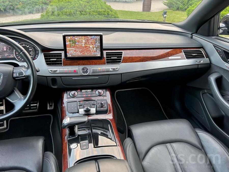 Black Audi A8 2010 in Riga, with an engine capacity of 3.00 L and mileage of 226 thousand km for 9750 €, photo 17 on AUTOMOTO.COM.LV