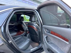 Black Audi A8 2010 in Riga, with an engine capacity of 3.00 L and mileage of 226 thousand km for 9750 €, photo 20 on AUTOMOTO.COM.LV