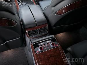 Black Audi A8 2010 in Riga, with an engine capacity of 3.00 L and mileage of 226 thousand km for 9750 €, photo 23 on AUTOMOTO.COM.LV