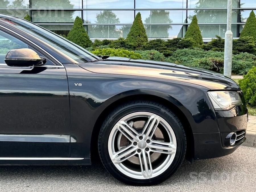 Black Audi A8 2010 in Riga, with an engine capacity of 3.00 L and mileage of 226 thousand km for 9750 €, photo 36 on AUTOMOTO.COM.LV