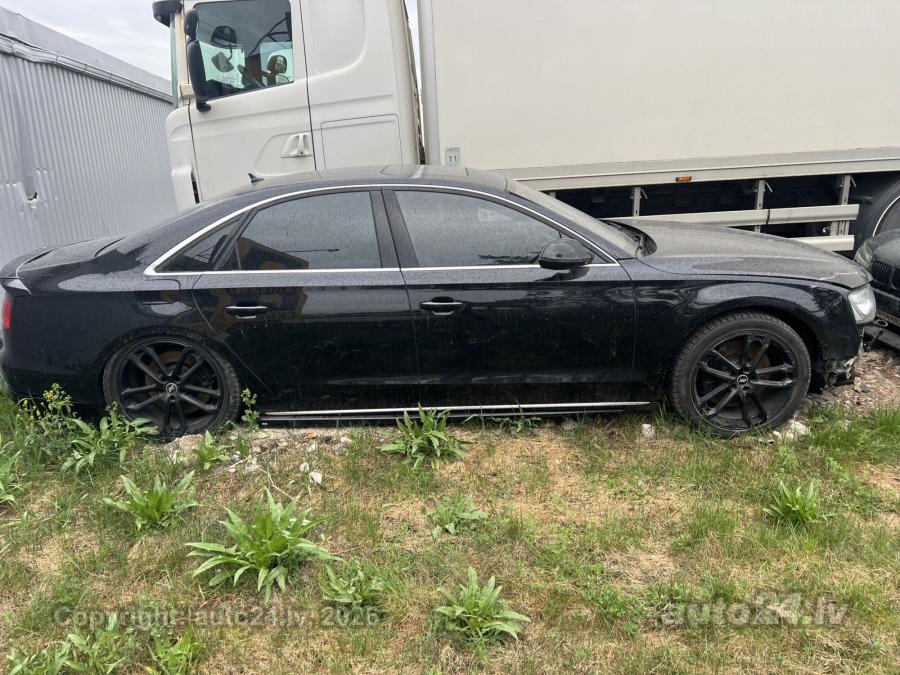 Melns Audi A8 2010 Tallina, ar dzinēja tilpumu 4.20 L un nobraukumu 300 tūkst. km par 5600 €, foto 5 vietnē AUTOMOTO.COM.LV