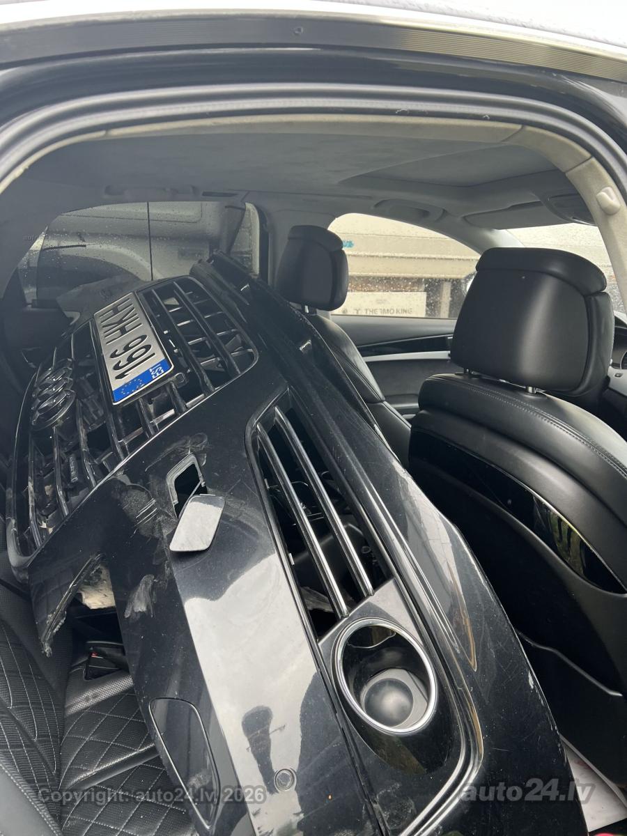 Melns Audi A8 2010 Tallina, ar dzinēja tilpumu 4.20 L un nobraukumu 300 tūkst. km par 5600 €, foto 6 vietnē AUTOMOTO.COM.LV