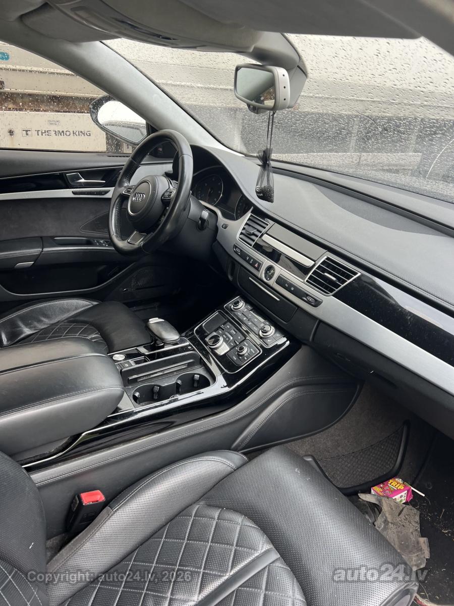 Melns Audi A8 2010 Tallina, ar dzinēja tilpumu 4.20 L un nobraukumu 300 tūkst. km par 5600 €, foto 8 vietnē AUTOMOTO.COM.LV
