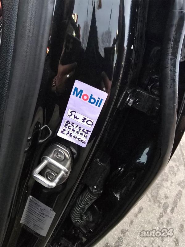 Black Audi A8 2011 in Riga, with an engine capacity of 0.00 L and mileage of 267 thousand km for 11000 €, photo 11 on AUTOMOTO.COM.LV