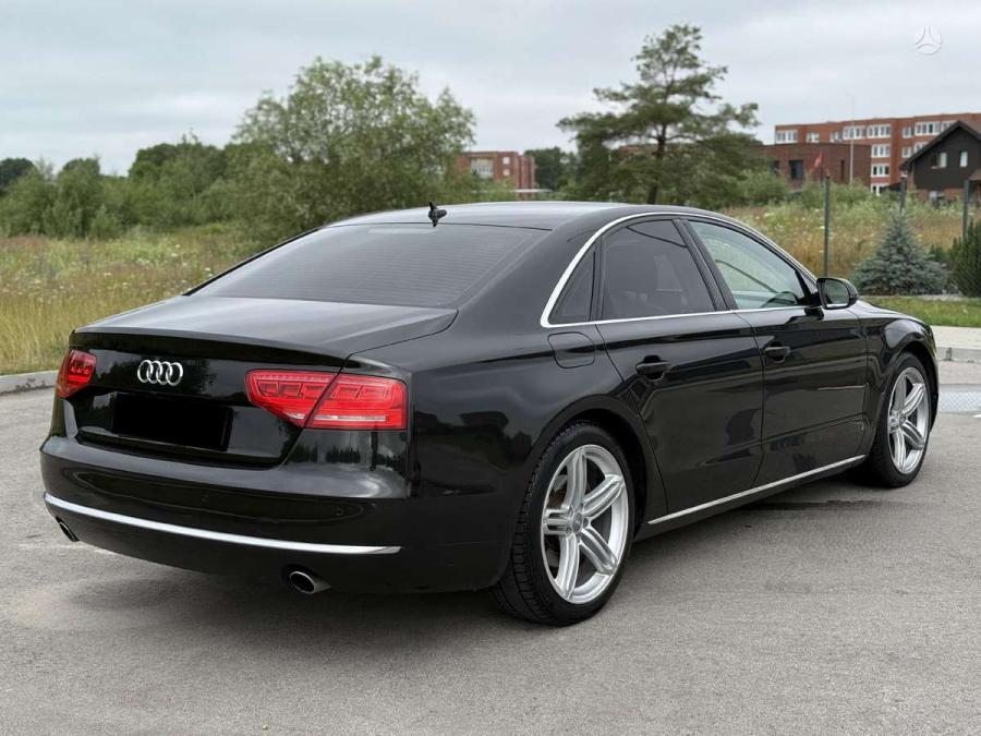 Black Audi A8 2011 in Klaipeda, with an engine capacity of 2.97 L and mileage of 300 thousand km for 11000 €, photo 7 on AUTOMOTO.COM.LV