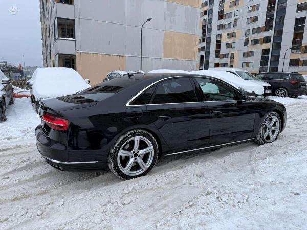Black Audi A8 2011 in Vilnius, with an engine capacity of 4.16 L and mileage of 300 thousand km for 9800 €, photo 5 on AUTOMOTO.COM.LV