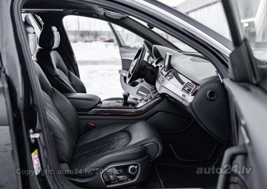 Black Audi A8 2011 in Tallinn, with an engine capacity of 3.00 L and mileage of 347 thousand km for 14999 €, photo 12 on AUTOMOTO.COM.LV