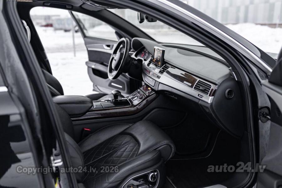 Black Audi A8 2011 in Tallinn, with an engine capacity of 3.00 L and mileage of 347 thousand km for 14999 €, photo 13 on AUTOMOTO.COM.LV