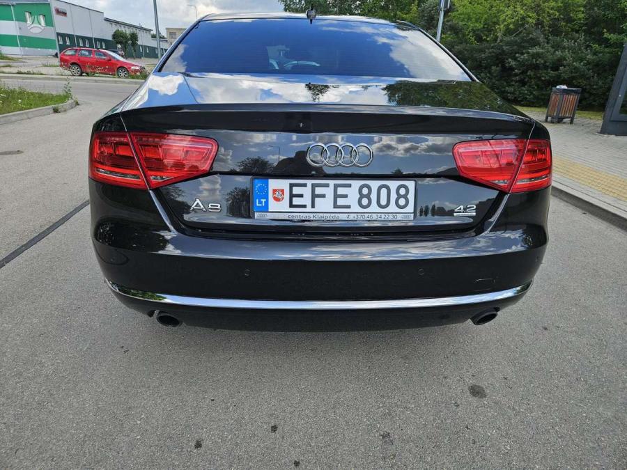 Black Audi A8 2011 in Telschi, with an engine capacity of 4.16 L and mileage of 238 thousand km for 12000 €, photo 5 on AUTOMOTO.COM.LV