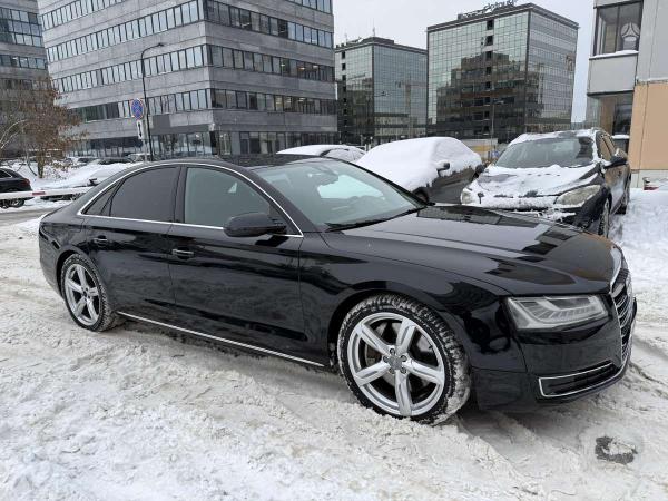Black Audi A8 2011 in Vilnius, with an engine capacity of 4.16 L and mileage of 300 thousand km for 9600 €, photo 3 on AUTOMOTO.COM.LV