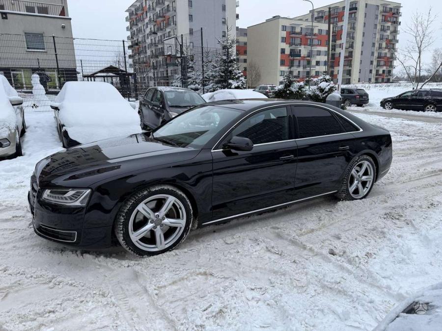 Black Audi A8 2011 in Vilnius, with an engine capacity of 4.16 L and mileage of 300 thousand km for 9600 €, photo 4 on AUTOMOTO.COM.LV