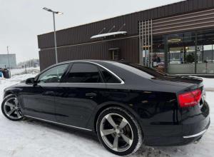 Black Audi A8 2011 in Vilnius, with an engine capacity of 4.20 L and mileage of 339 thousand km for 8250 €, photo  on AUTOMOTO.COM.LV