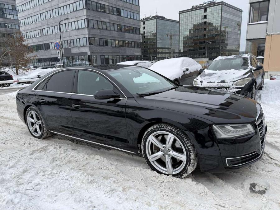 Black Audi A8 2011 in Vilnius, with an engine capacity of 4.16 L and mileage of 300 thousand km for 9400 €, photo 4 on AUTOMOTO.COM.LV